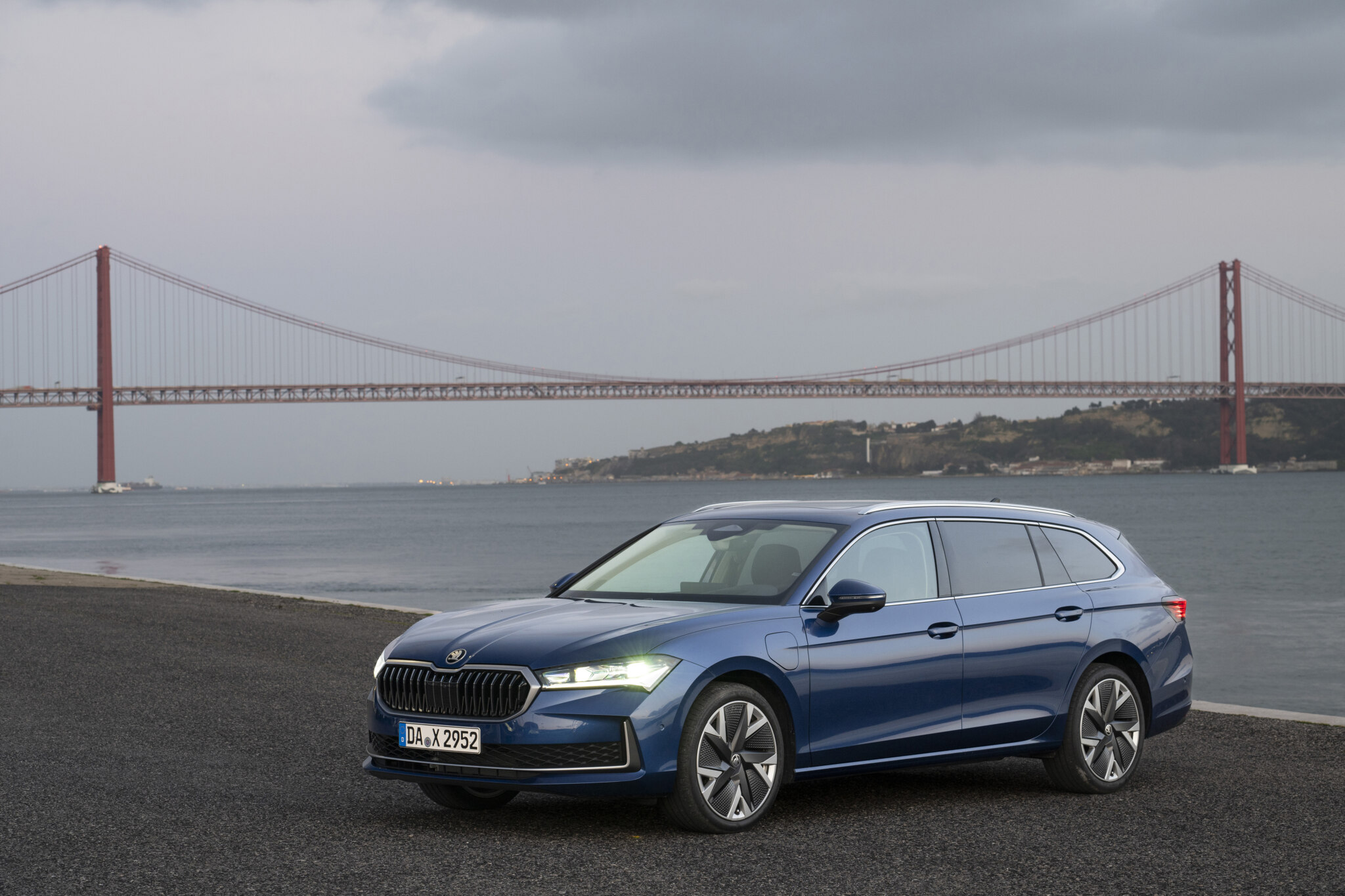 Powertrains: Debut of mild hybrid, plug-in hybrid with up to 120 ...