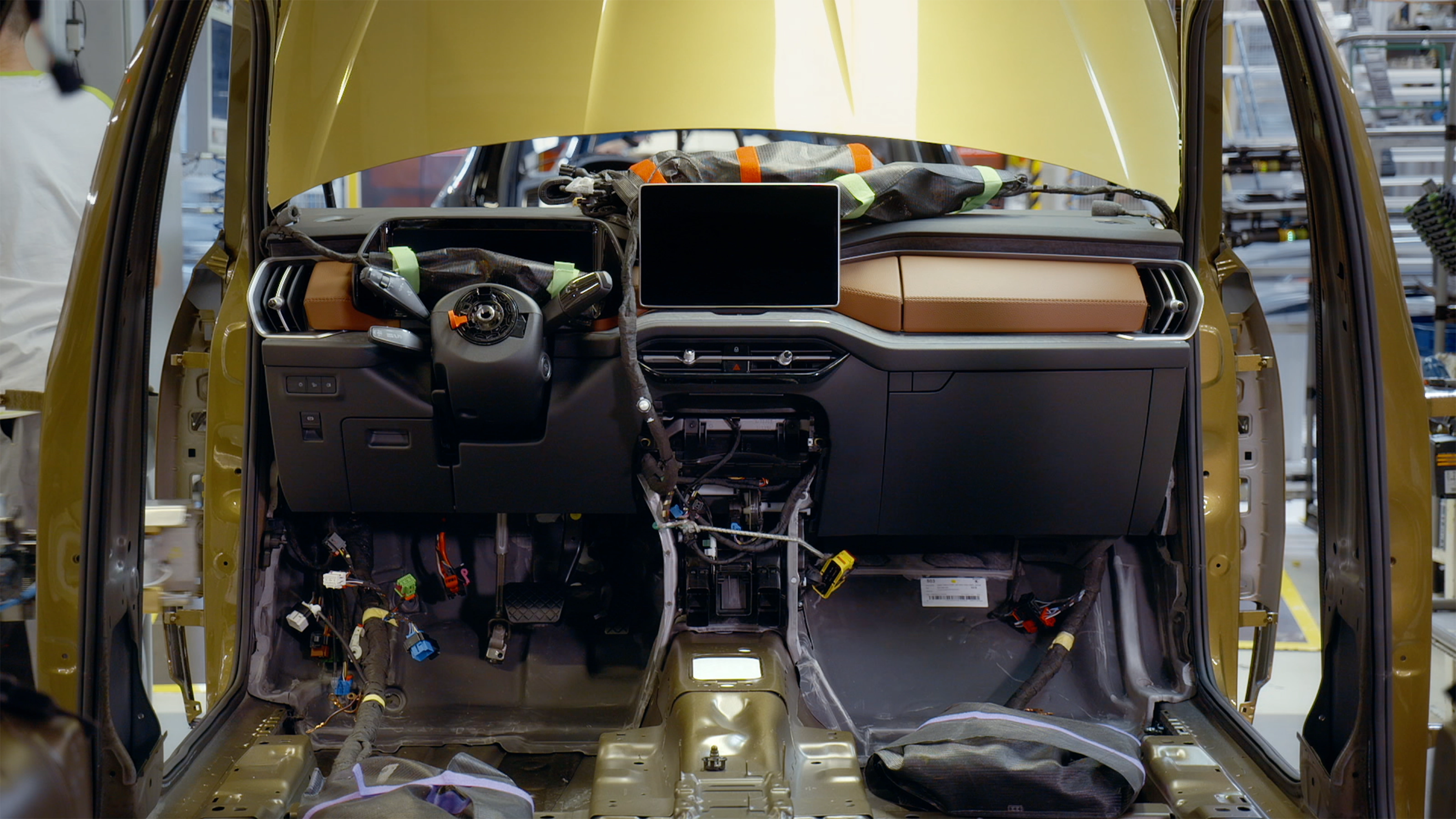 Minutes from car production: dashboard assembly - Škoda Storyboard