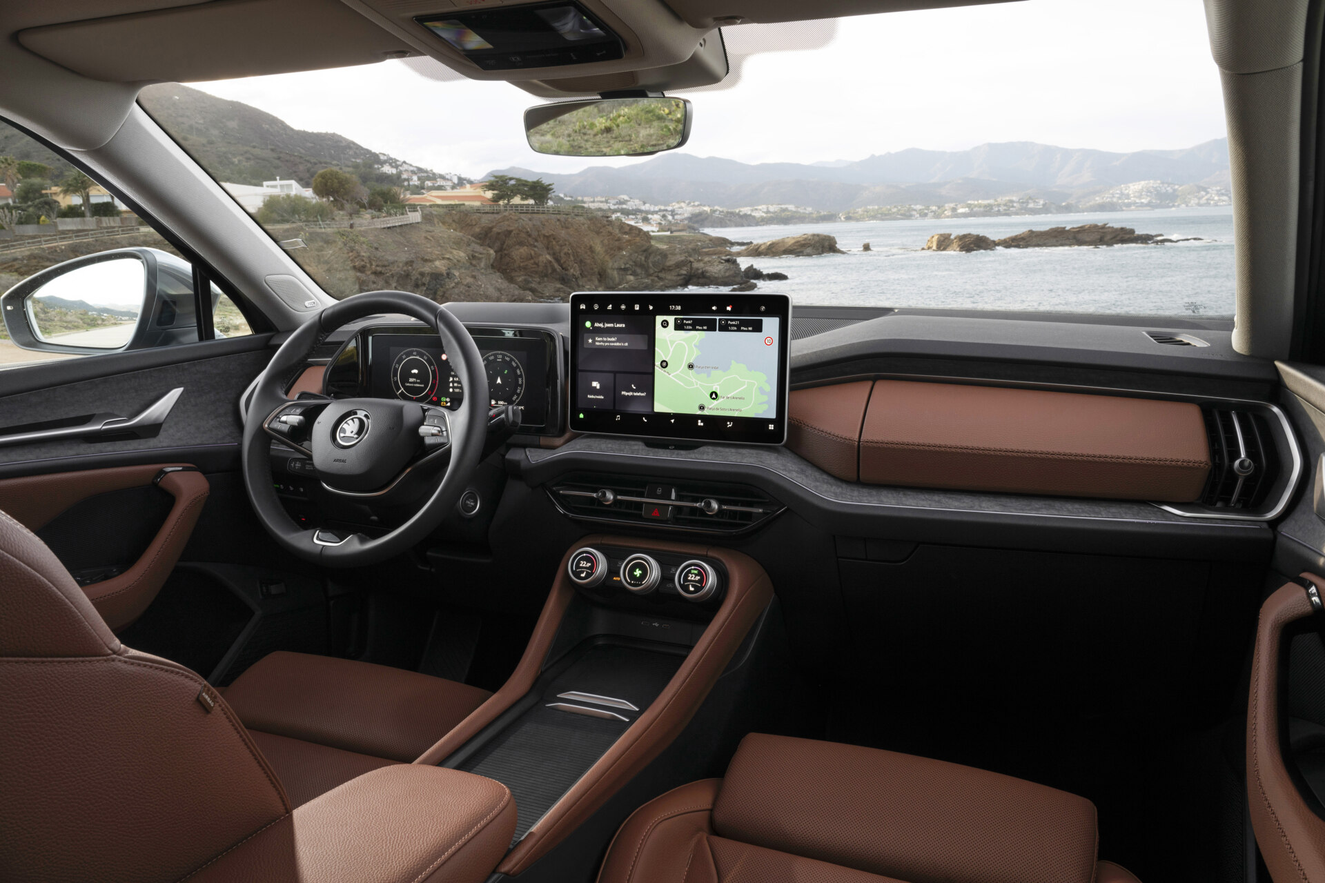 Interior: Combining a spacious design and innovative controls with ...