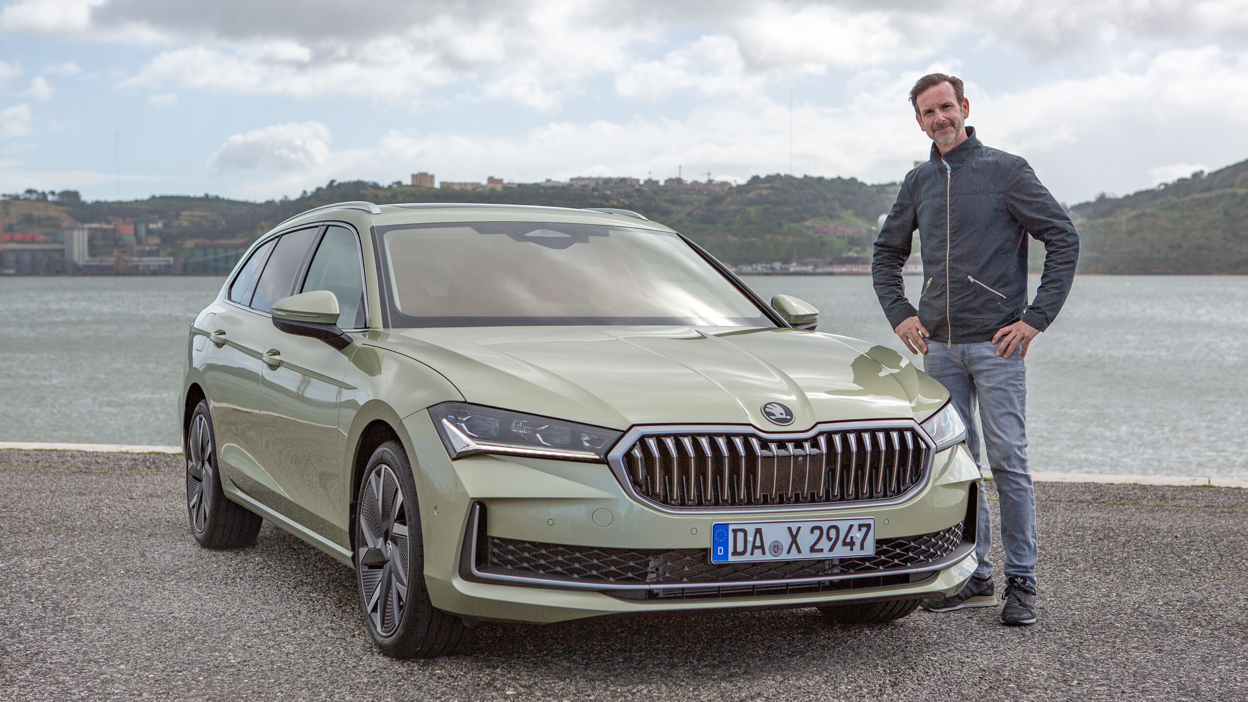 Škoda Superb will win you over in 60 seconds - Škoda Storyboard