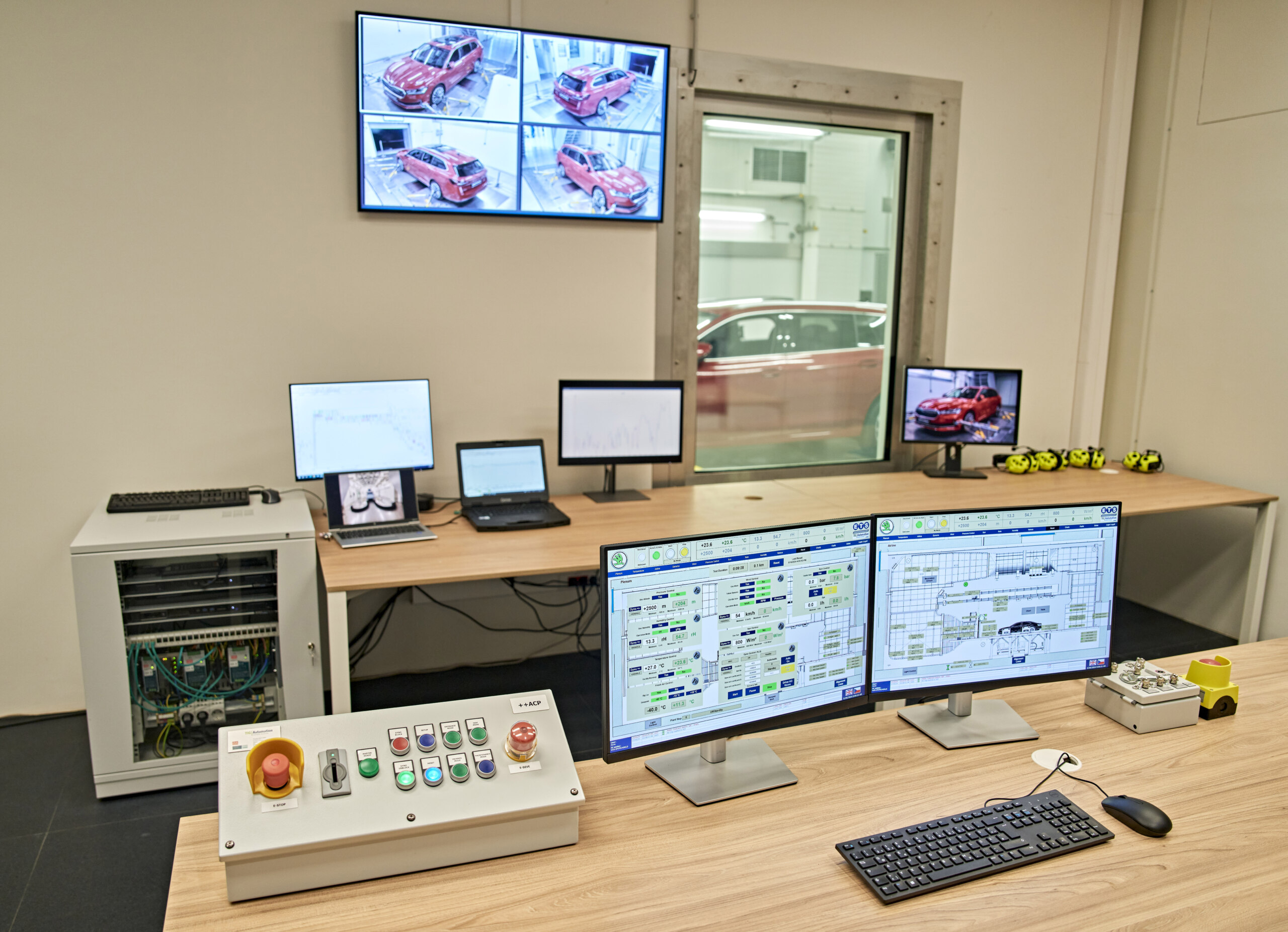 High mountains, howling wind and searing heat in one room - Škoda ...