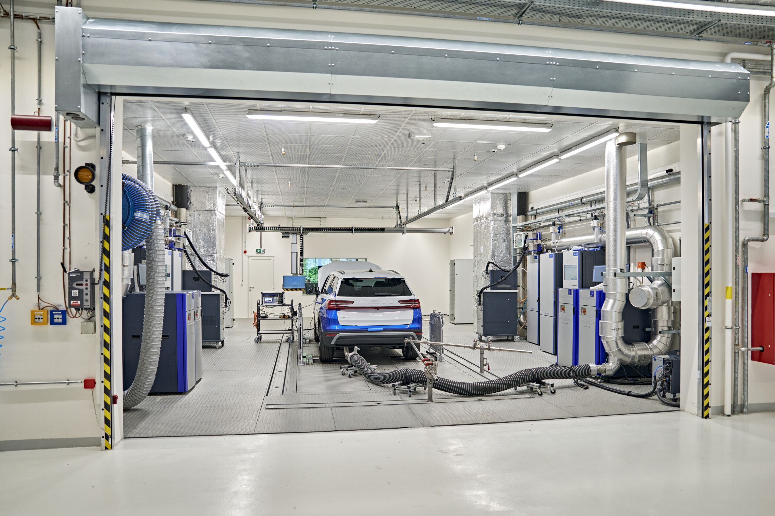 High mountains, howling wind and searing heat in one room - Škoda ...