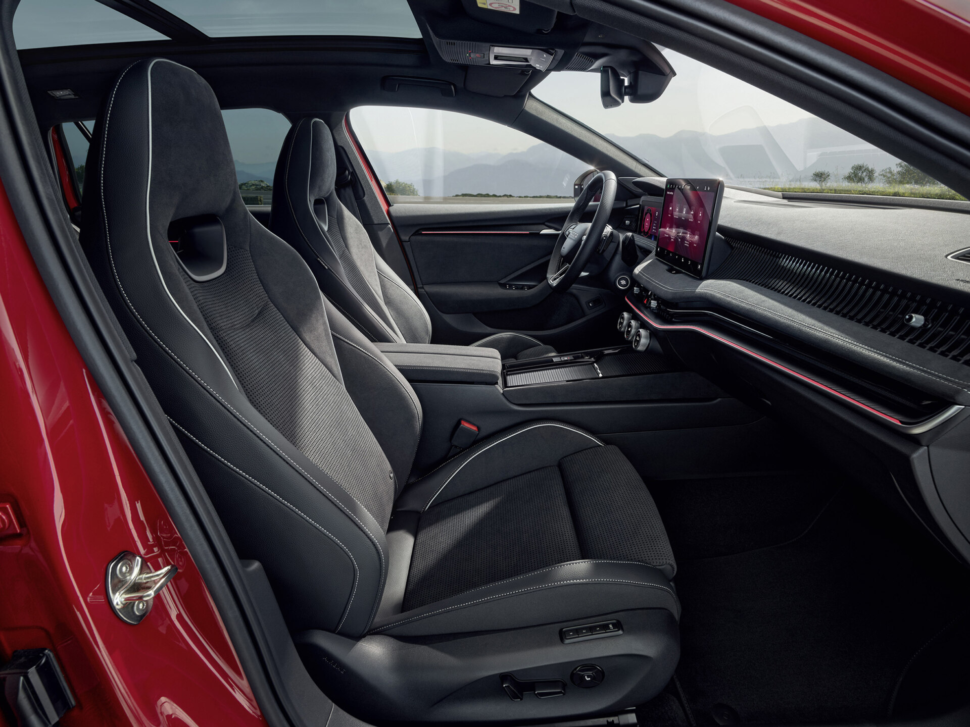 Meet the new Superb Sportline - Škoda Storyboard