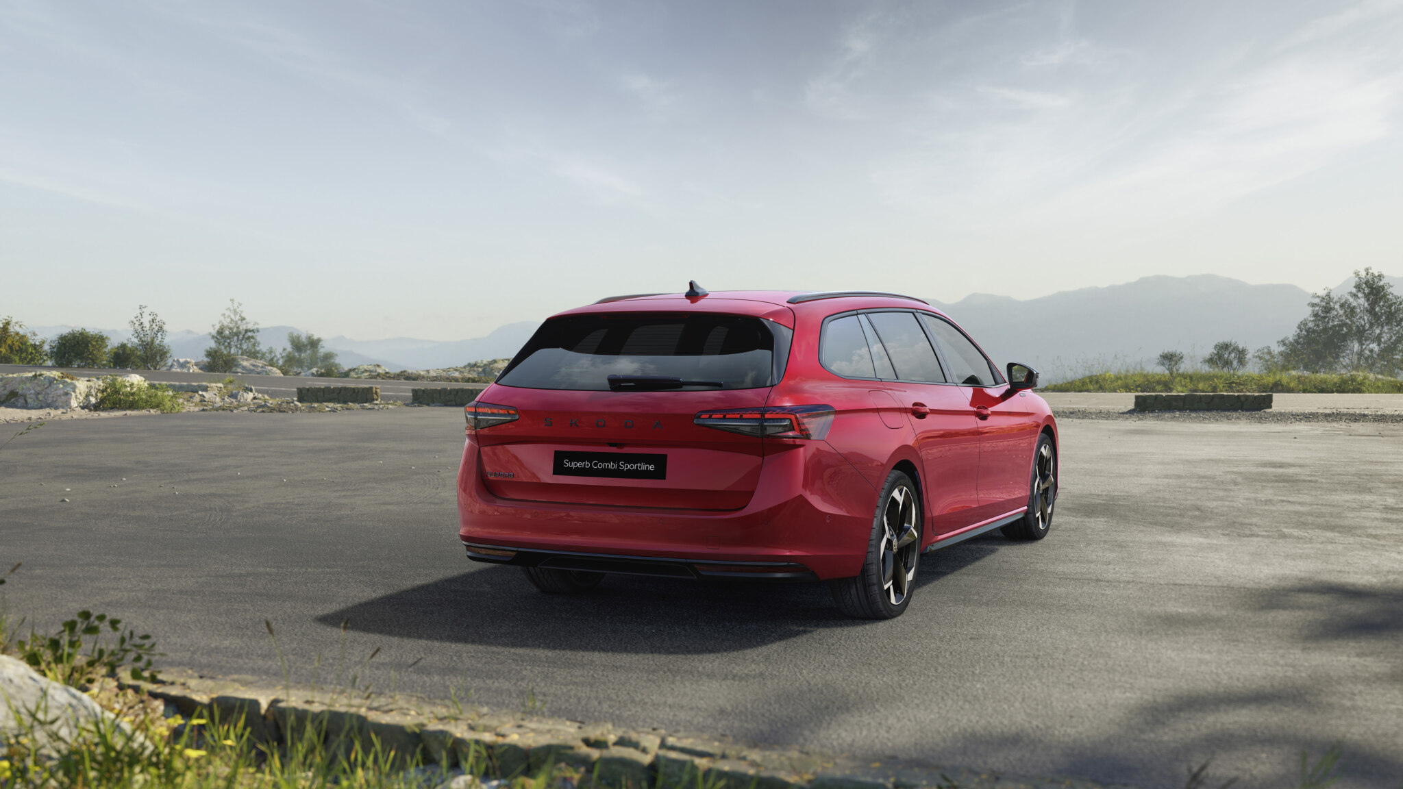 Superb Sportline: Elegant and sporty with two body variants and typical ...