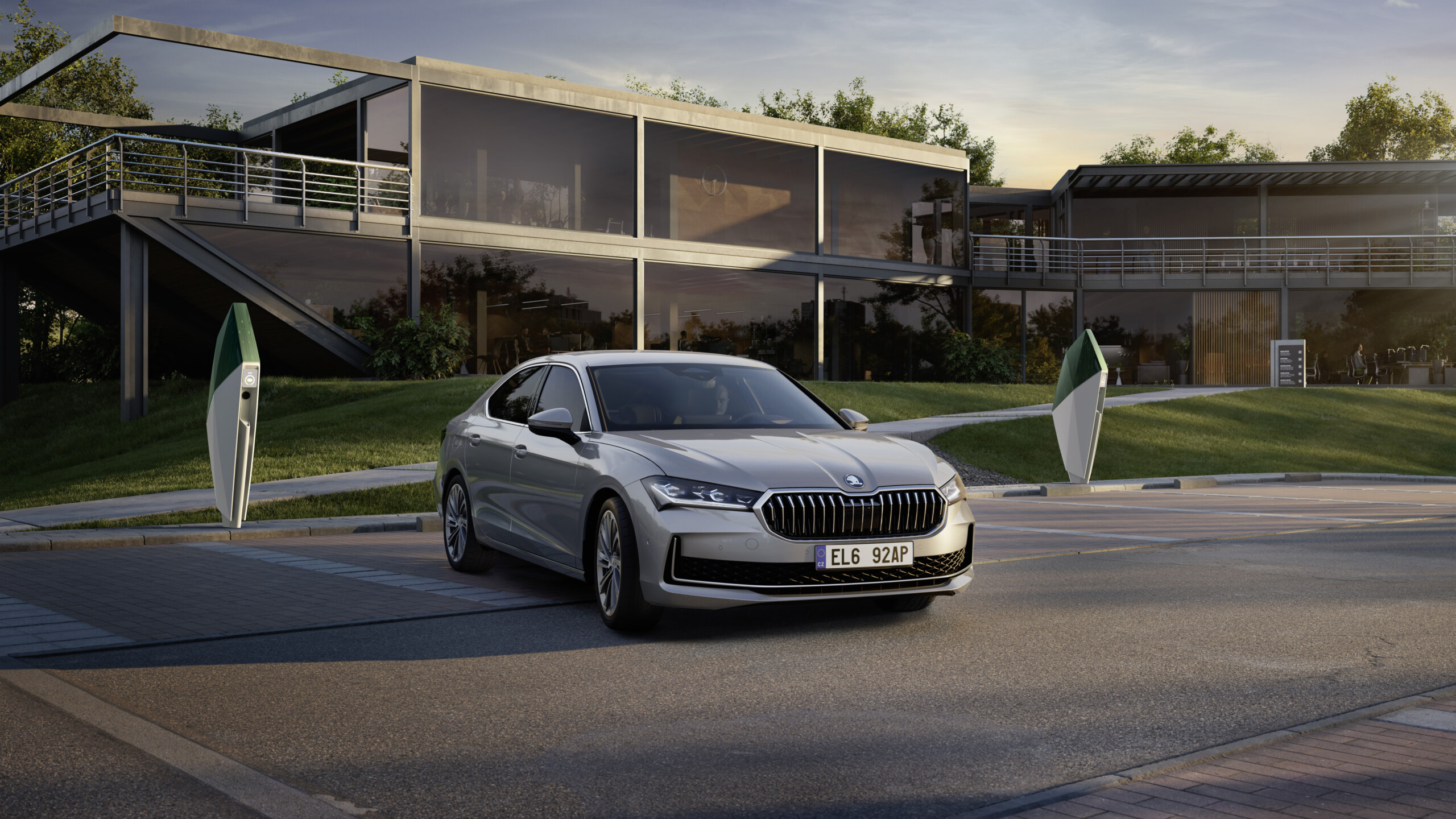 The all-new Superb Hatch: Plug-in hybrid powertrain available soon ...