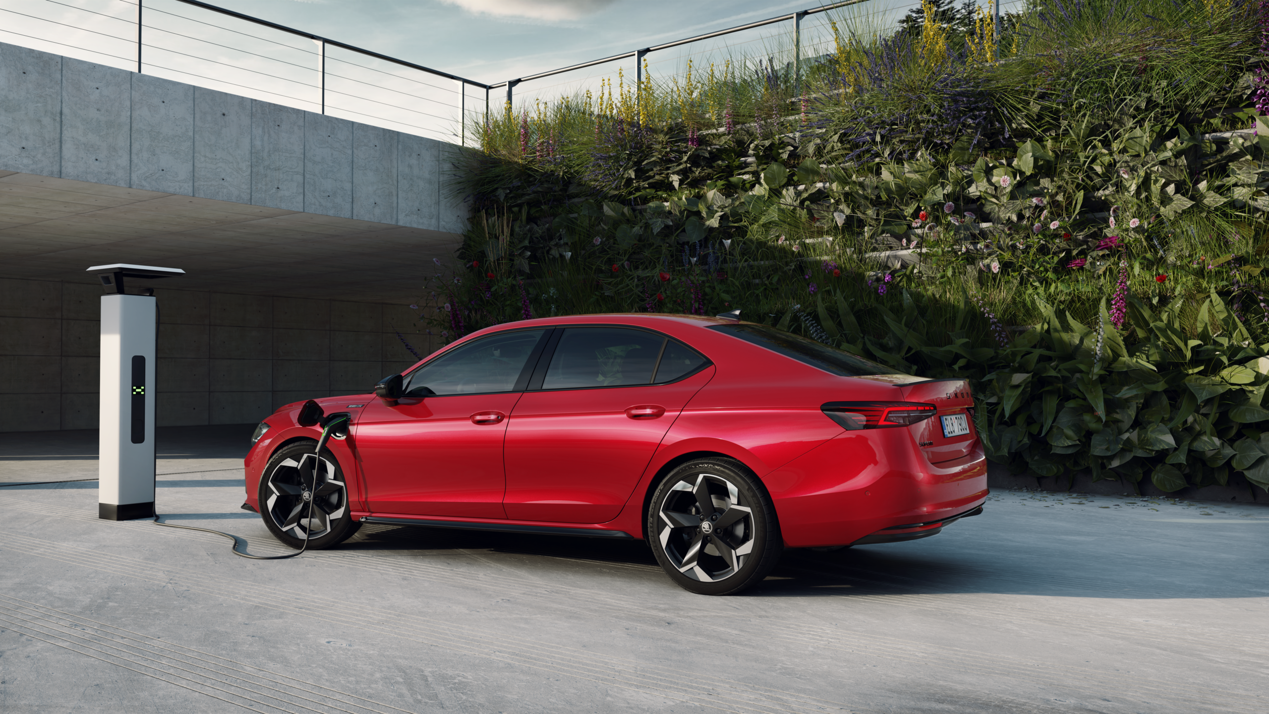 The all-new Superb Hatch: Plug-in hybrid powertrain available soon ...