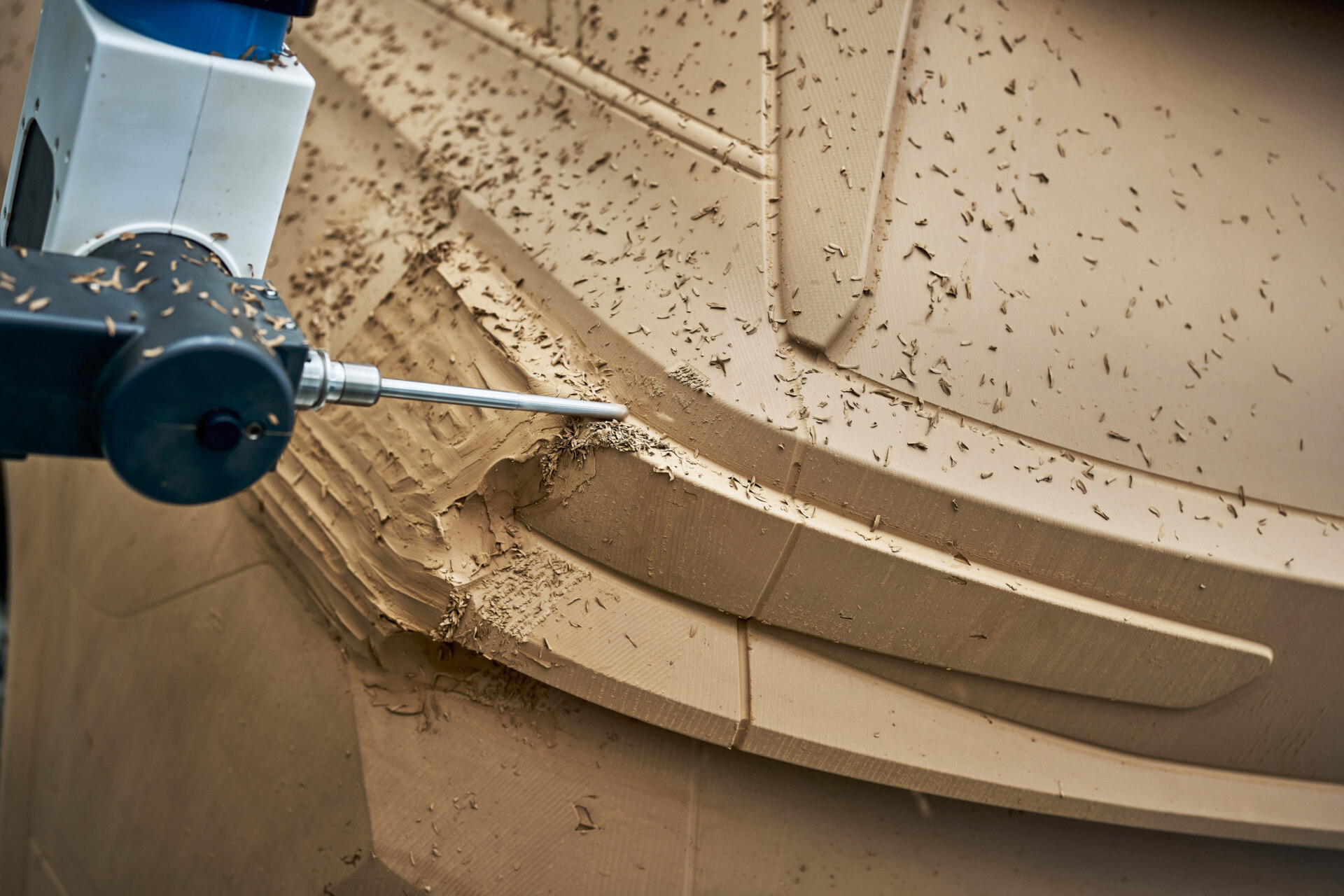 Milling Tools, scrapers and clay in the oven: How modelers work in ...