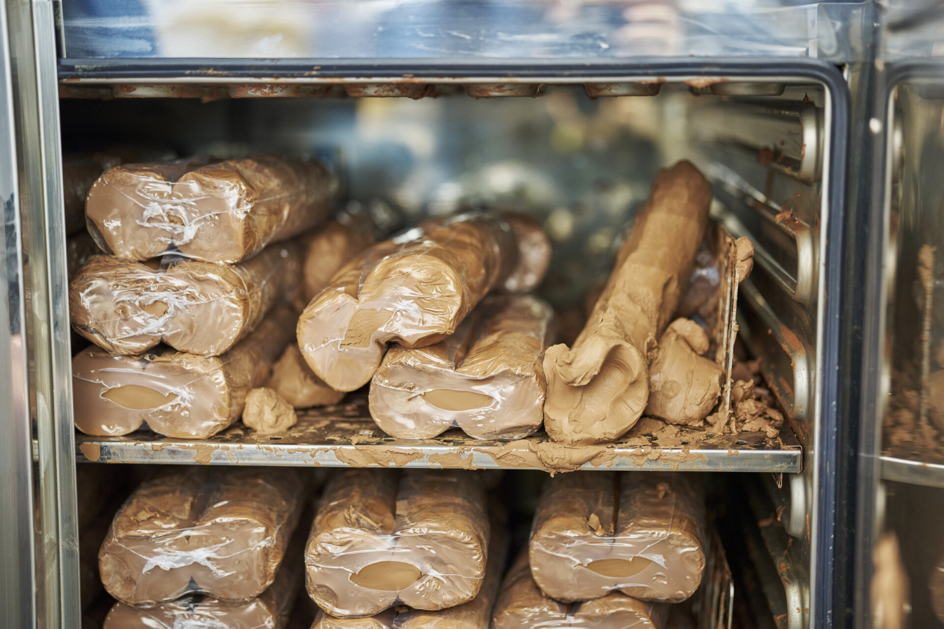 Milling Tools, scrapers and clay in the oven: How modelers work in ...